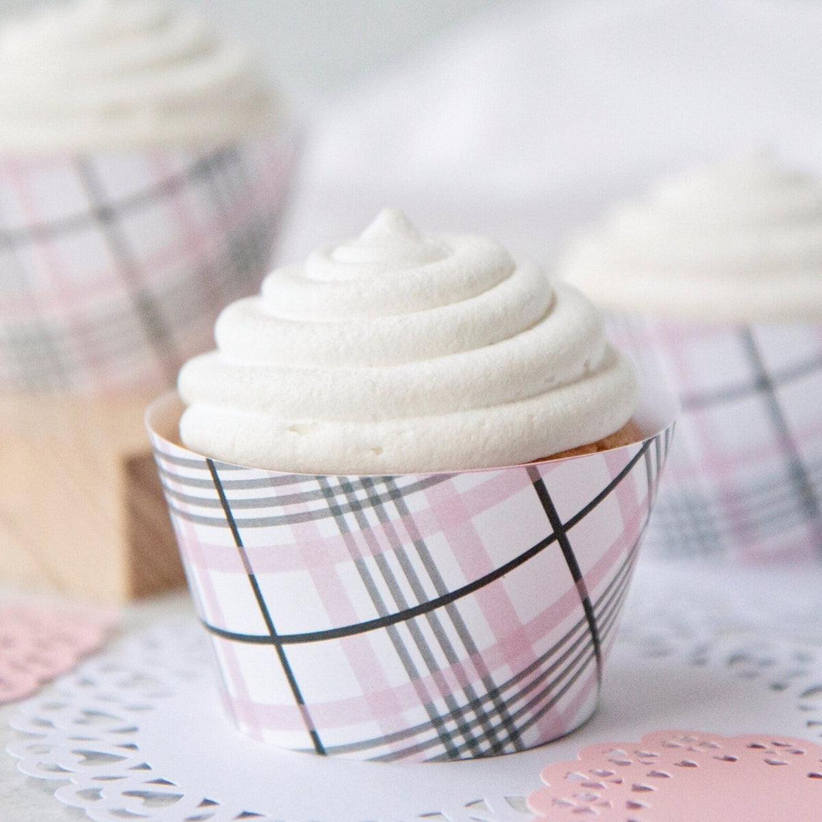 Pink/Black/Gray Plaid Cupcake Wrappers – Greengate Images